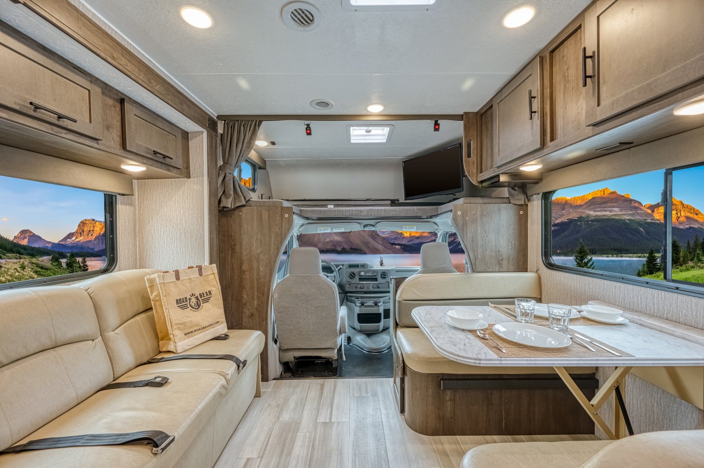 Campertype C26-28 van Road Bear RV - Camper.nl