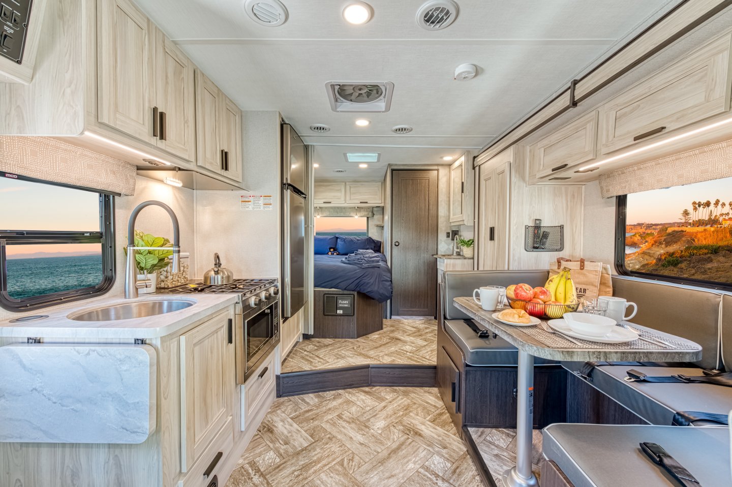 Campertype C Medium van El Monte RV - Camper.nl